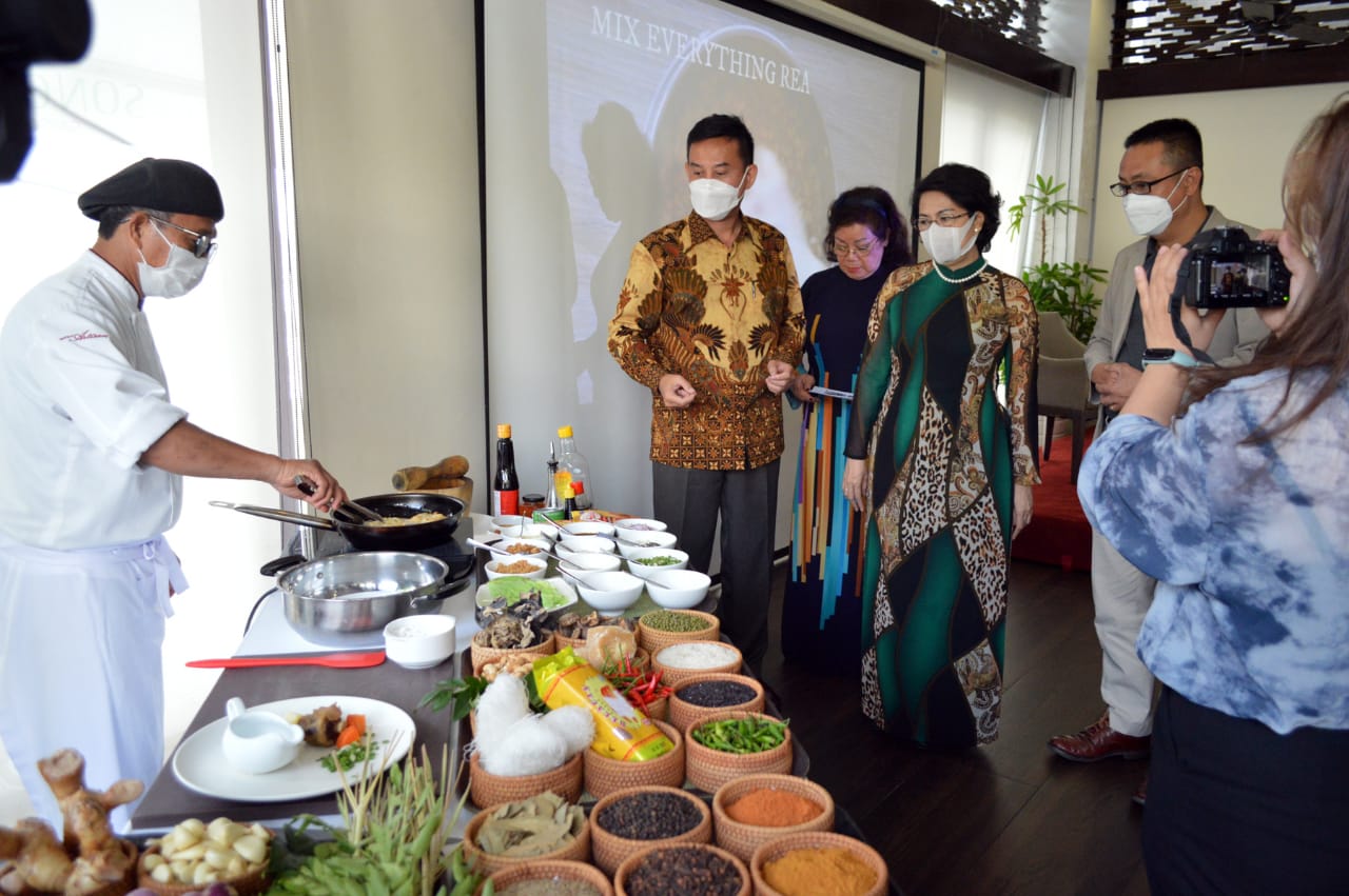 Indonesia Spice Up the World Bergema Di Kota Paman Ho - Surat Dunia