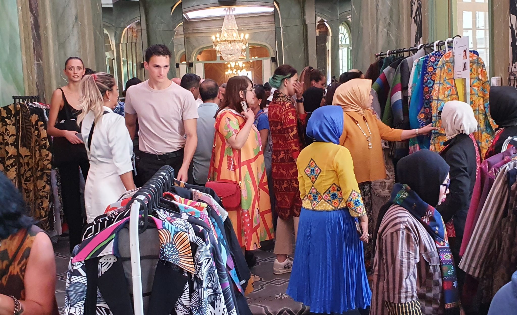 Front Row Paris: 2022 Persembahan Indonesian Fashion Chamber Karya Para ...