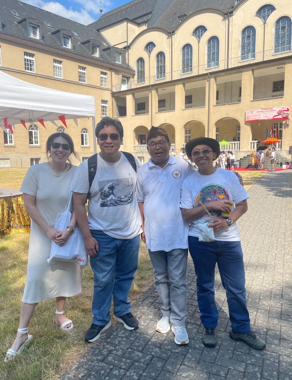 Serba 5 Euro dan Diserbu Warga Jerman, Ini Dia Festival Soto-Sate ...